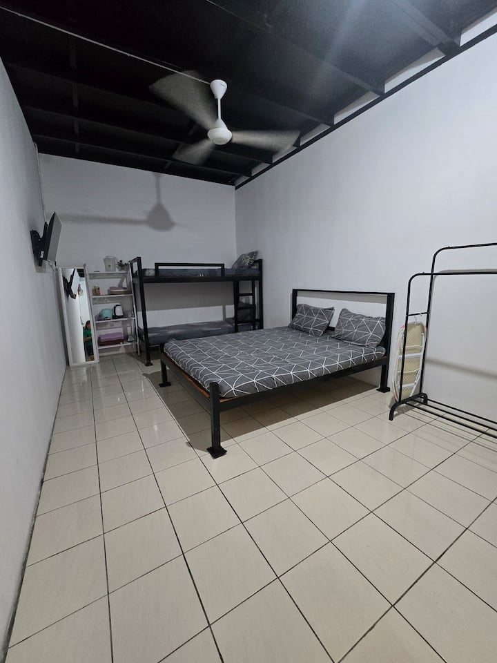 Julian's Roomstay - Tuaran
