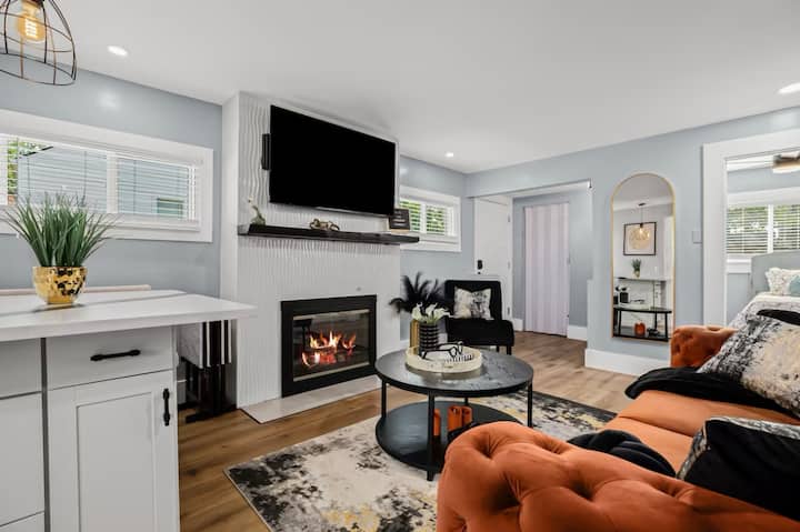 Cozy Luxe Retreat ~ Hot Tub - Ferndale, MI