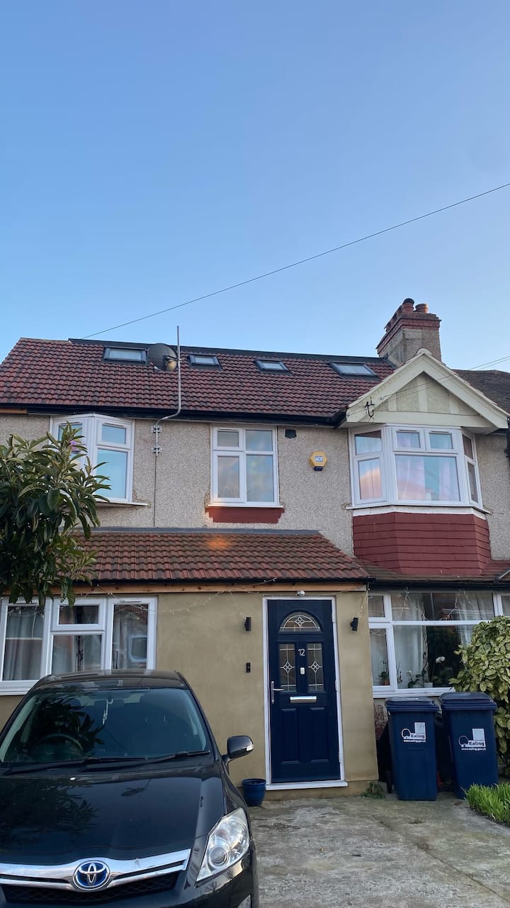 Marianna & Nick Eshel Home - Ruislip