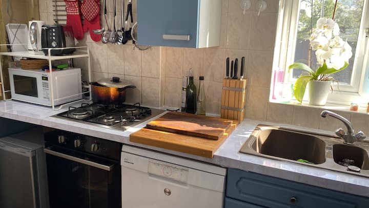 Marianna & Nick Eshel Home - Ruislip