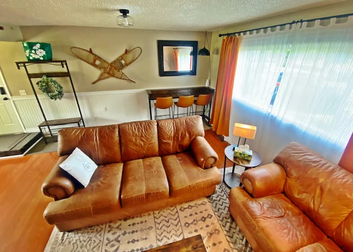 The Plex: Near Airport & Nature - Anchorage, AK