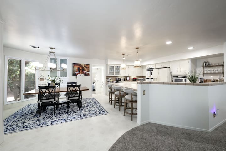 Desirable Upper La Cresta Home - Bakersfield, CA