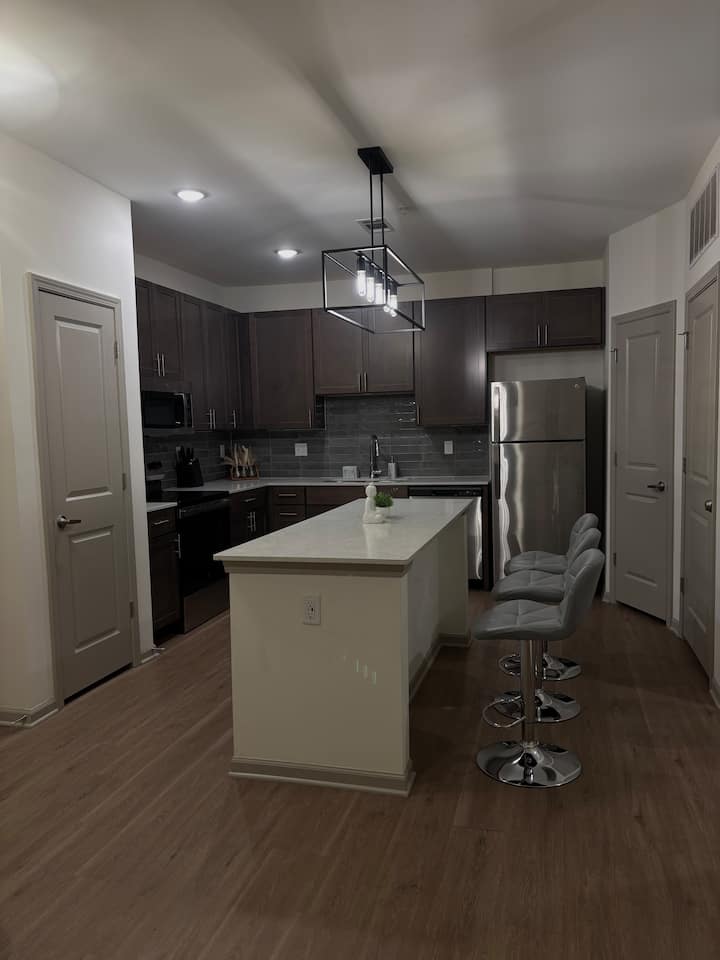 The Luxe Loft – Top Floor Retreat - Greenwood, IN