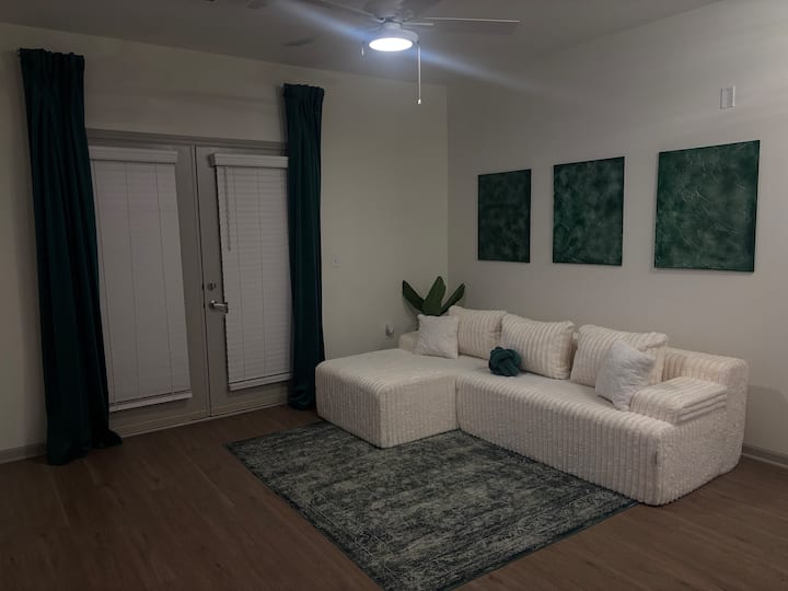 Cozy Condo - Greenwood, IN