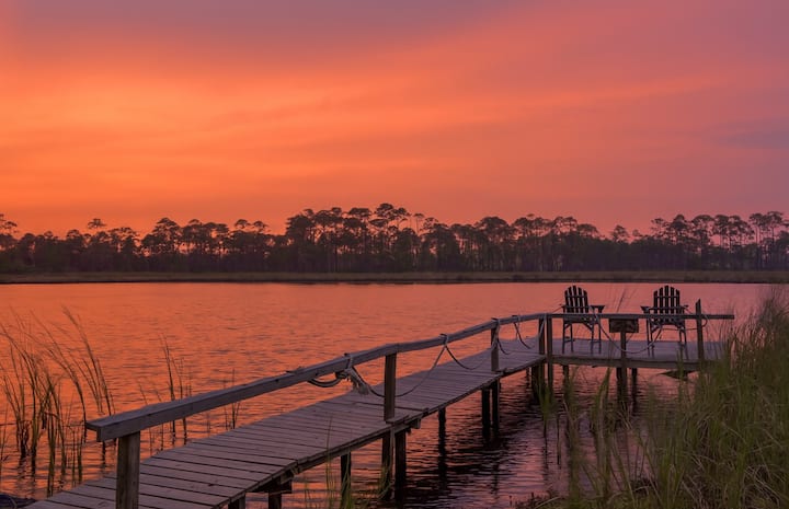 Point & Paddle
Waterfront Retreat @Alligator Point - Alligator Point, FL