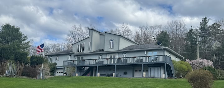 Home In Sweet Valley - Harveys Lake, PA