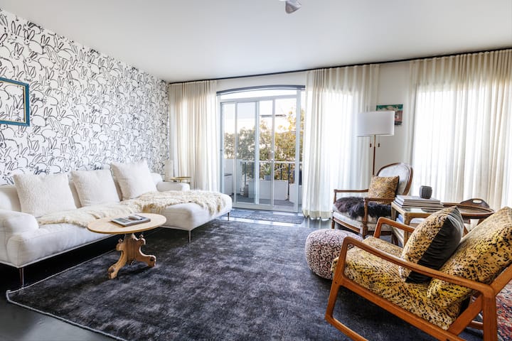 Gimme Shelter
2 Bed, 2 Bath On The Water - Tiburon