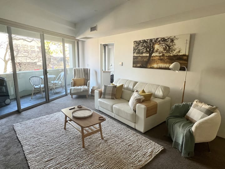 Quiet & Stylish Inner West Pad Next To Station - Rosebery