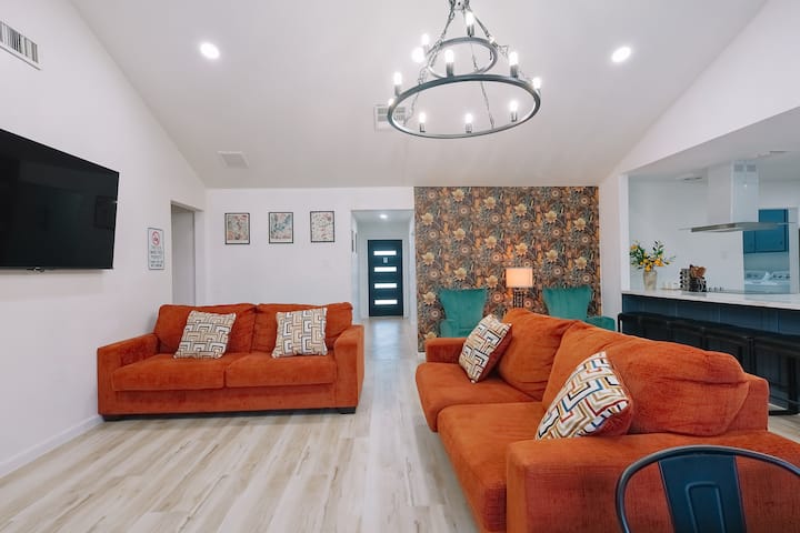 Marigold/4br/fifa/pool/sleeps16/movie&game/htx/nrg - Houston, TX