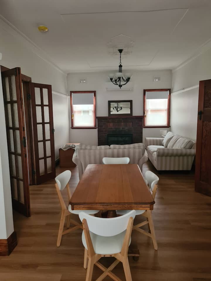 3 Bdrm Home
Sleeps 5
2 Blocks From Centre Of Town - Bathurst