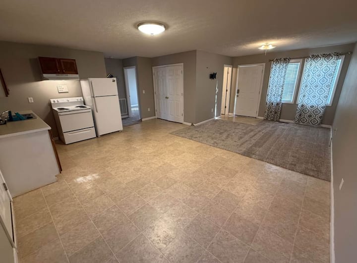 Basic Short-term Apartment- Bowling Green/downtown - Bowling Green, KY
