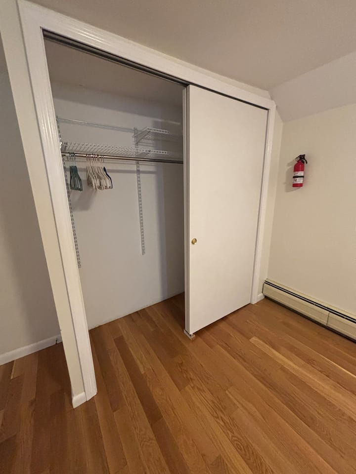 Simple Room B 3 Min To Wood Island Mbta Stop - Boston, MA