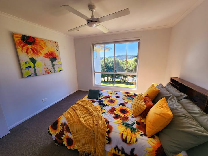 Sunflower Cottage Invites You To Stay & Relax - Yandina