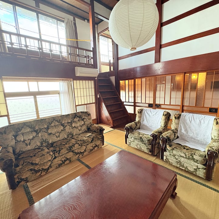 120-year Ocean-view Kominka Red Jasper, Sleeps 13 - Sado Island