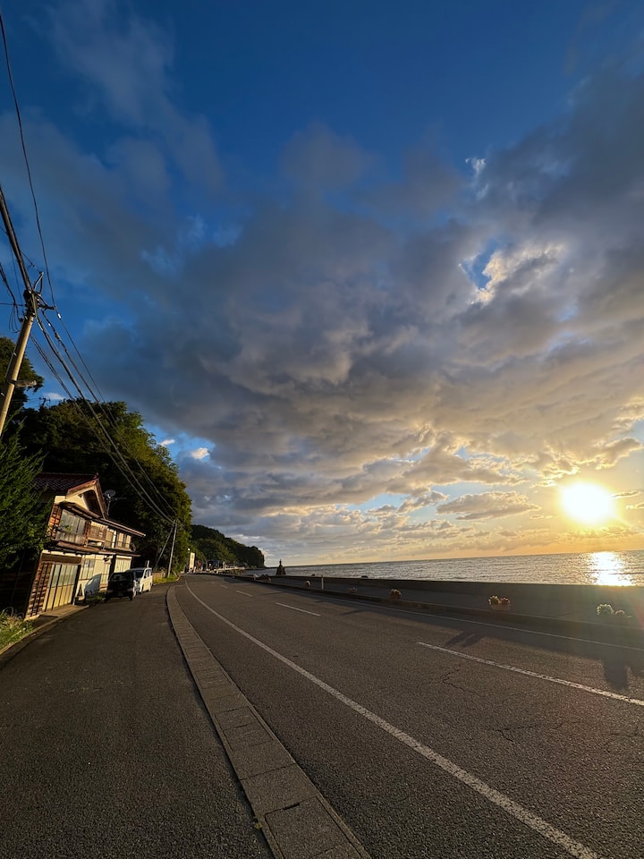 Oceanfront Traditional Japanese House | Sleeps 13 - 新潟県