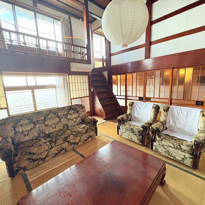 120-year Ocean-view Kominka Red Jasper, Sleeps 13 - 佐渡島