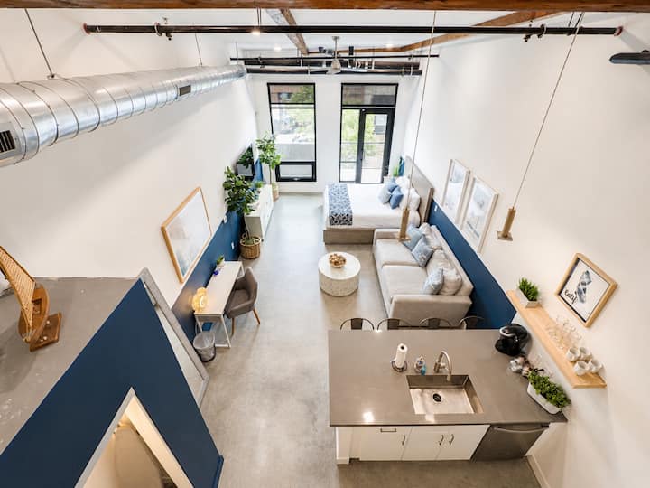 Studio Loft 5 Miles To Disney & Airport W/ Gym - Irvine, CA