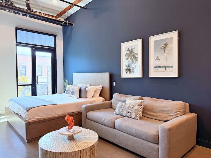 Studio Loft 5 Miles To Disney & Airport W/ Gym - Santa Ana, CA