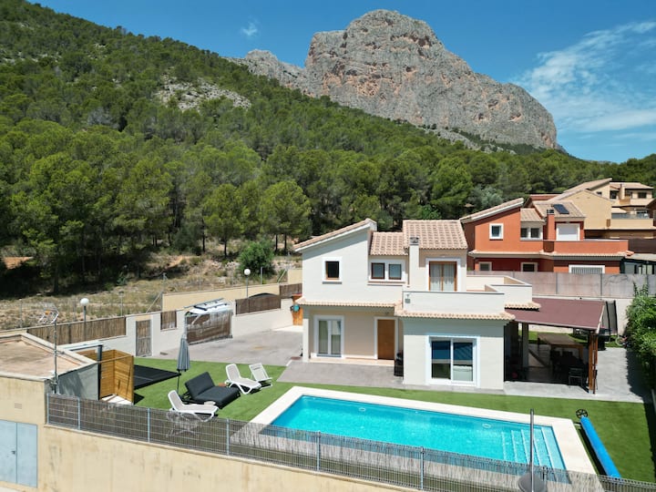 Villa Lana* Piscine Privée* Billard* Mer &Montagne - Spain