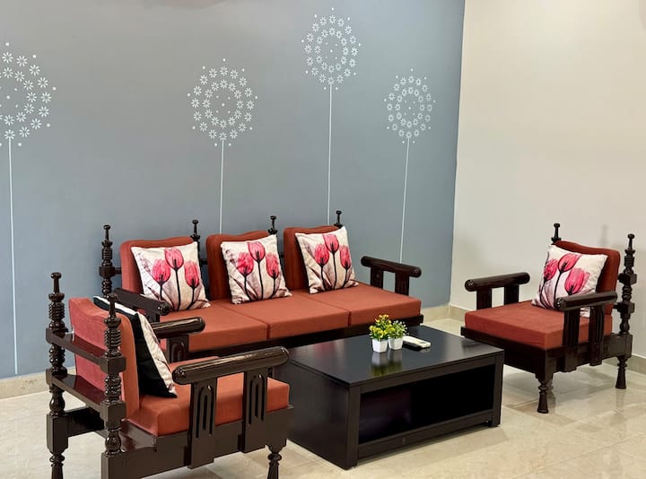 Homey Hideaway- Your Home Away From Home - Agra