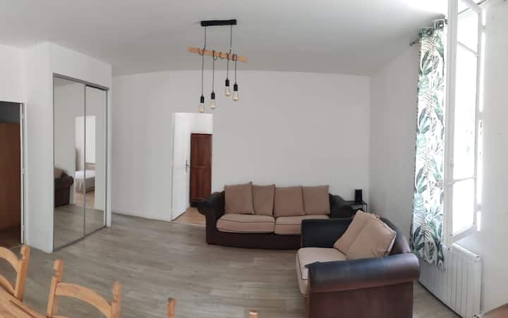 Villa Avec Jardin Terrasse Balcon Garage Ect. - Nîmes