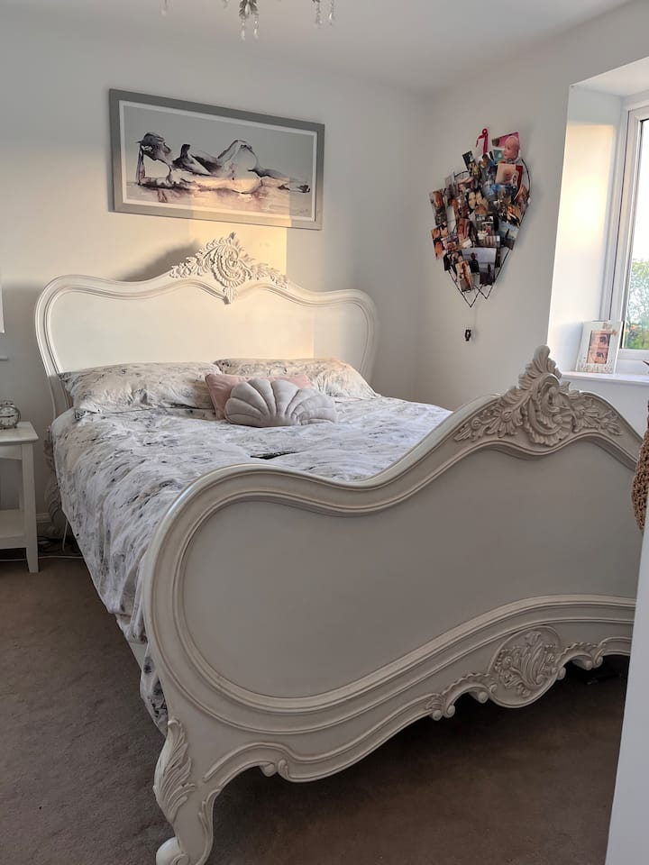 Detached 2 Bed Entire Home Available - Shepton Mallet
