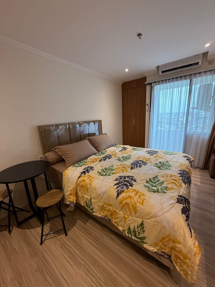 Cozy Stay With City View @Sentraland Santorini Twr - Medan