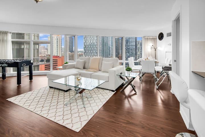 Airbnb Friendly - Sleeps 8 With Free Parking! - Toronto