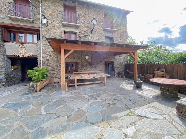 Casa Con Encanto - Espot