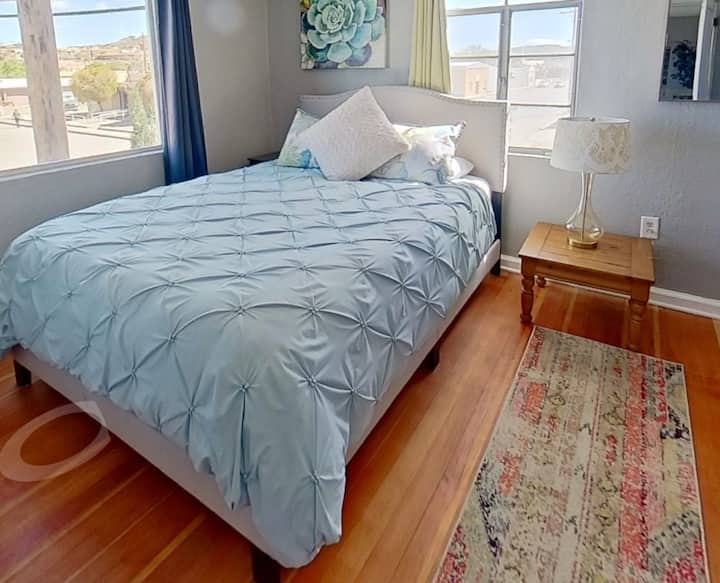 Hot Springs District 2br Apt! - Truth or Consequences, NM