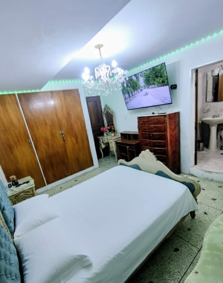 Habitación Con Baño Privado En Chacao. 3 Personas - Caracas