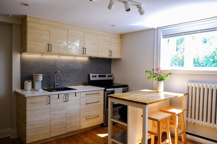 Rez-de-jardin Lumineux – Ahuntsic - Laval, Canada