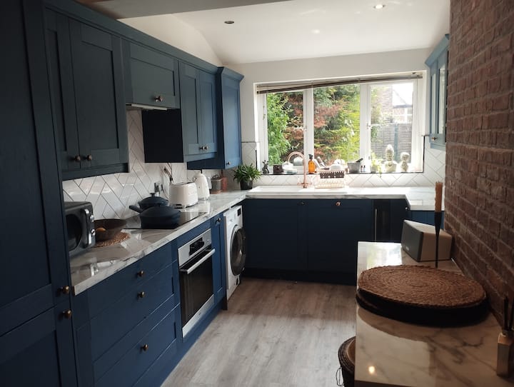 Home In Worthing - Steyning