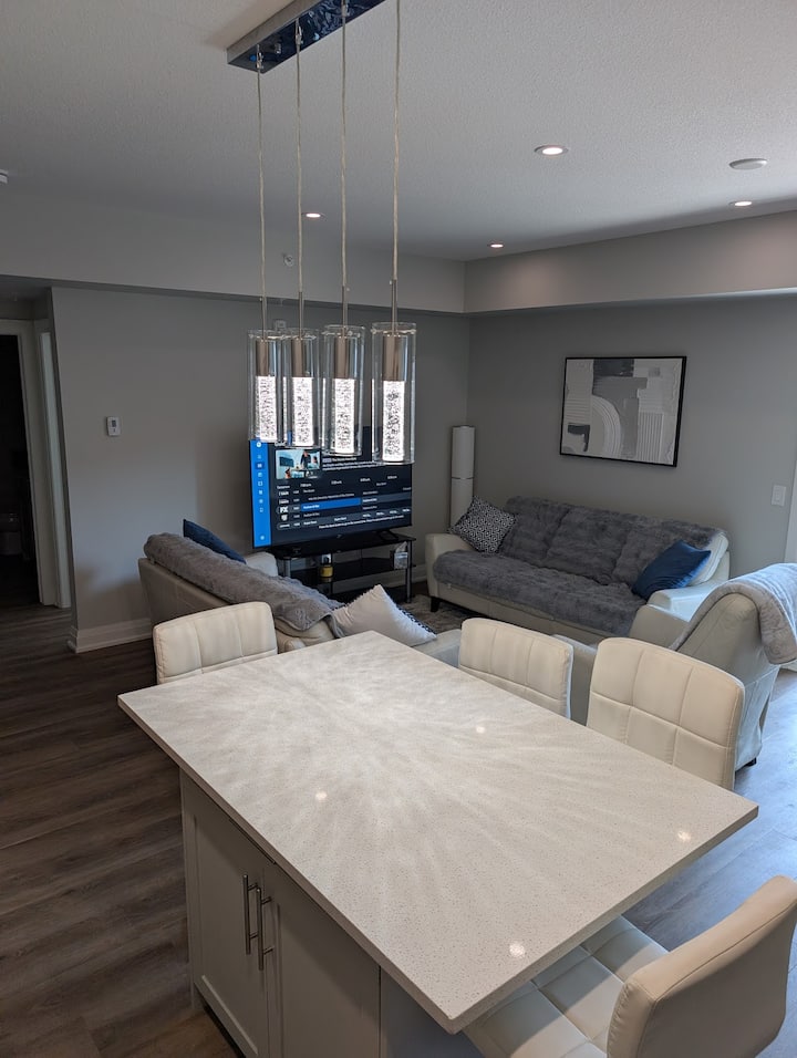 Spacious 2 Br Open Concept Suite , Min To Falls - Welland
