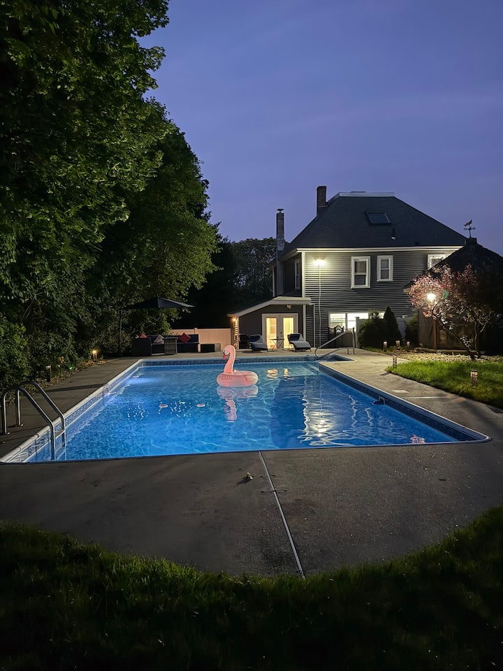 Private 4br Home W/ Pool | Quiet Family Area - Hudson, NH