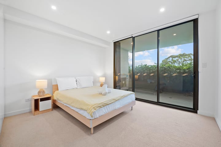 Miranda 1br Apartment | Near Westfield & Train - Cronulla