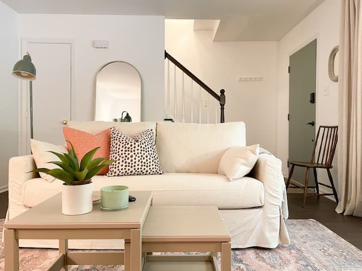 Quaint & Quiet Midtown Cottage - Greensboro, NC