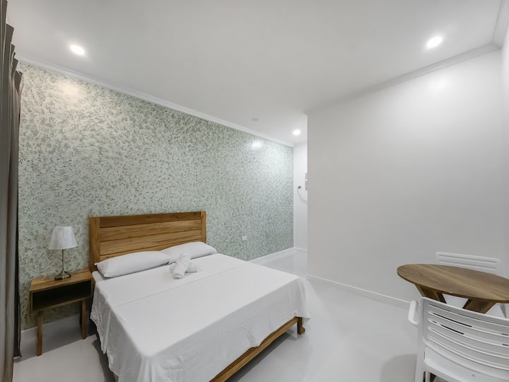 Queen Size Bed Rm 4 W/private Cr - Moalboal