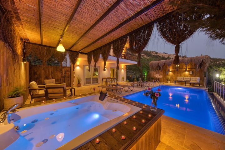 Deniz Manzaralı, Jakuzili & Havuzlu Villa - Kalkan