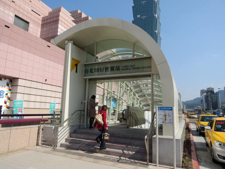 The Deluxe New 台北101/世貿捷運站/通化夜市/洗衣機/適合家庭團體入住2-10人 - Taipei