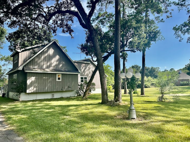 Charming Home - River Frontage - Baytown, TX