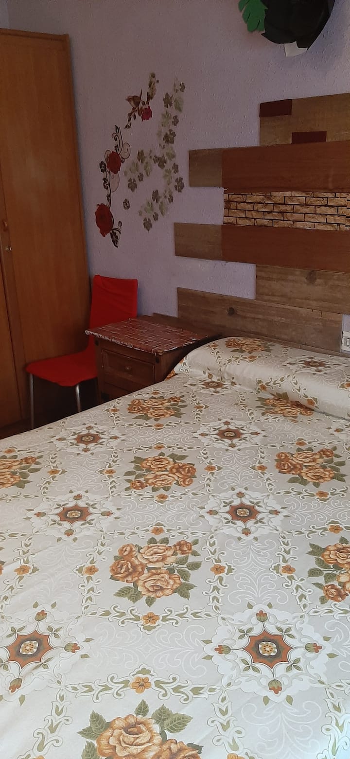 Alquilo Habitación Grande - León, Spain