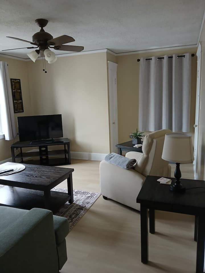 Cozy Urban Retreat - Rhode Island