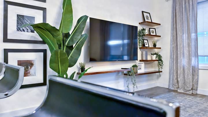 Newly Renovated 2-bed Retreat, Easy Banff Access - Calgary