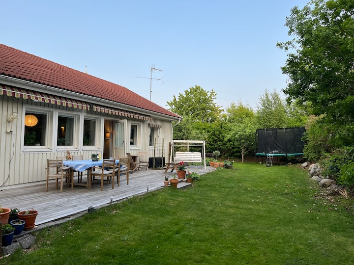 Havsnära Hus Med Härlig Trädgård - Kungsbacka