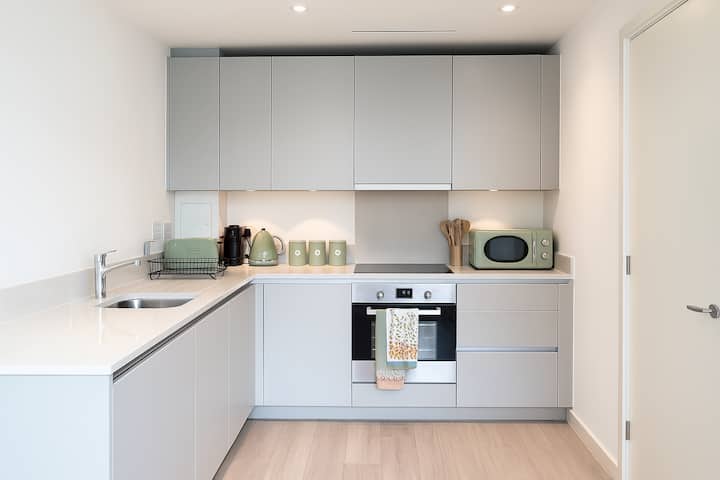 Sage Green Escape | London In 20 Mins - Croydon, UK