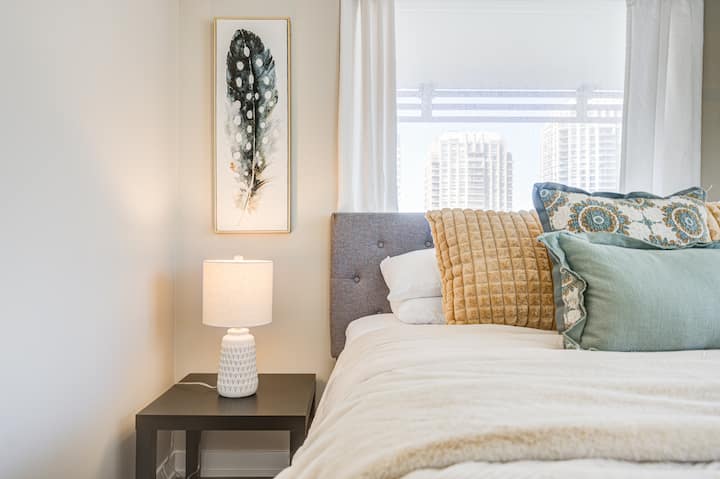 Prime Dt Location 1bdrm-large Terrace & Nice View - Toronto
