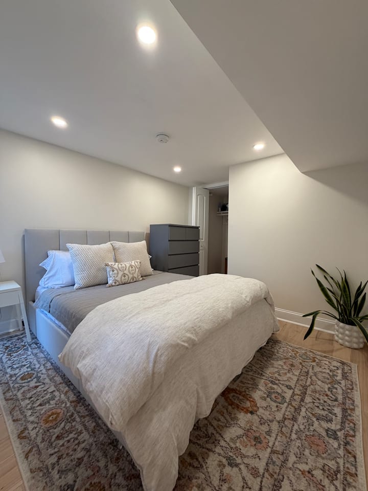 Bloom & Board - English Basement In Bloomingdale - Washington, DC