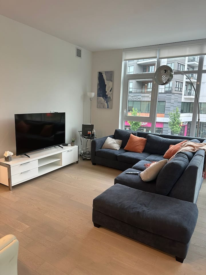 Luxury Apt 2bd 2bt Pool! Beach! - Kelowna