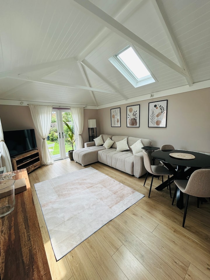 The Lodge - Kingston upon Thames
